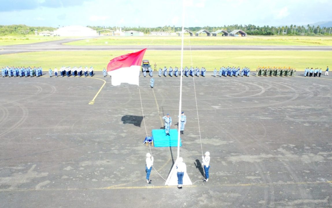 Merah Putih Berkibar di Natuna: Upacara Bendera 17-an di Lanud Raden ...